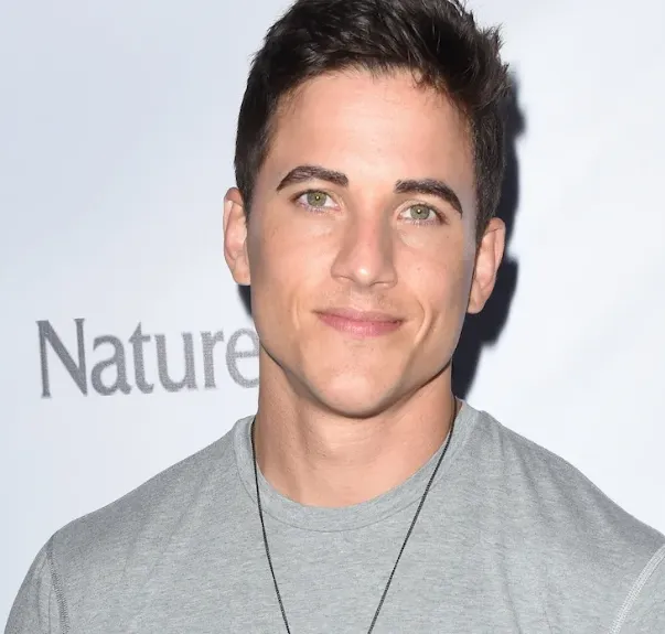 Mike Manning Husband, Age, Net Worth, Height, Relationship, Career ...