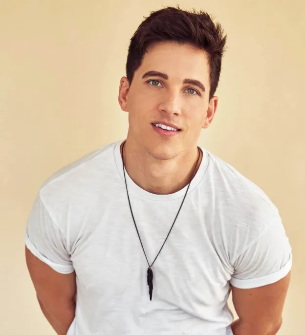 Mike Manning Husband, Age, Net Worth, Height, Relationship, Career ...